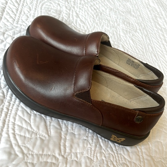 Alegria | Shoes | Alegria Keli Pro Hickory Brown Leather Slip On Clogs ...